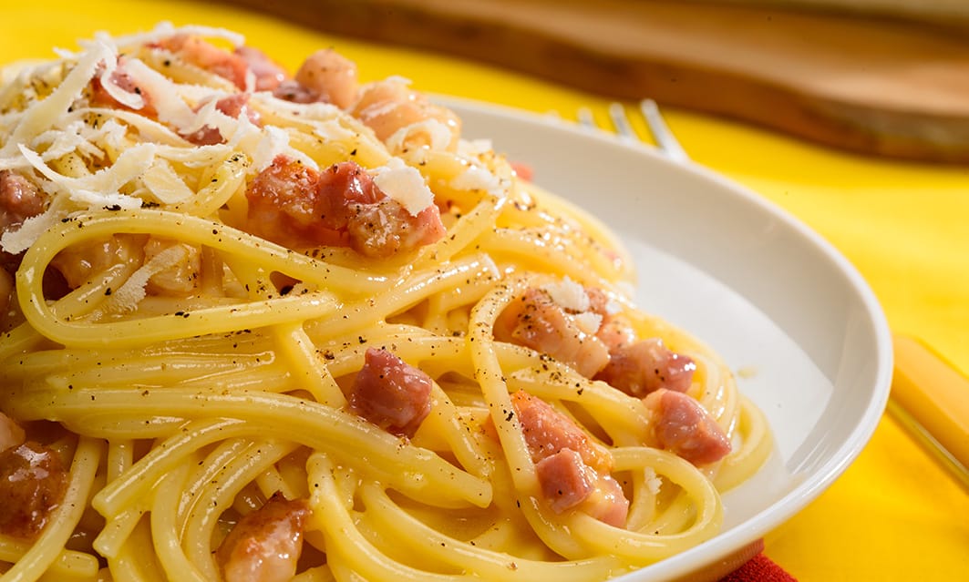 Špageti carbonara - Spaghetti alla Carbonara - Znam.si